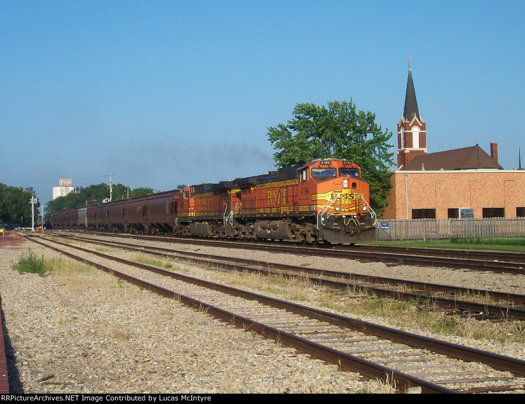 BNSF 4194 westbound BNSF empty grain train